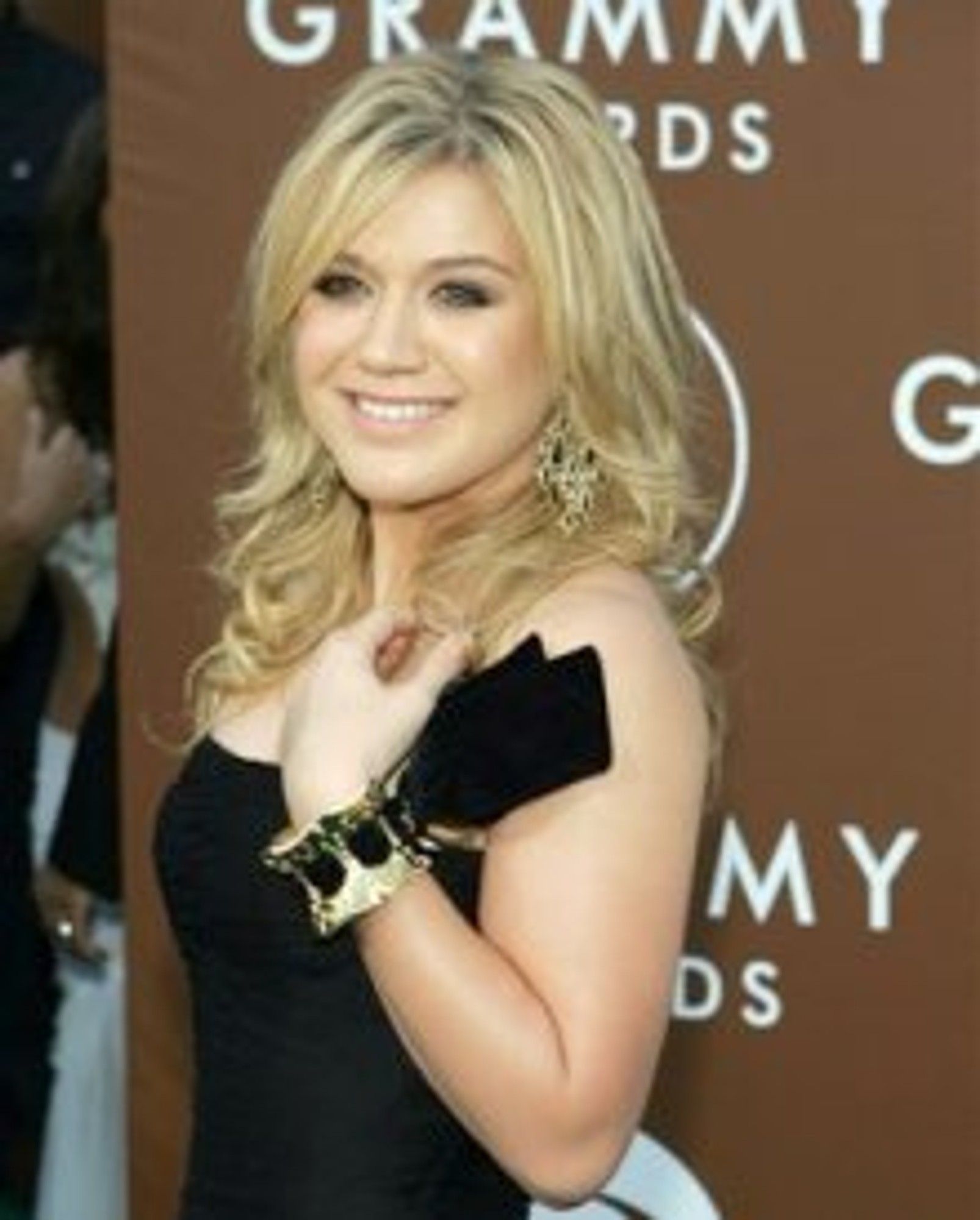 Kelly makes a confession about love