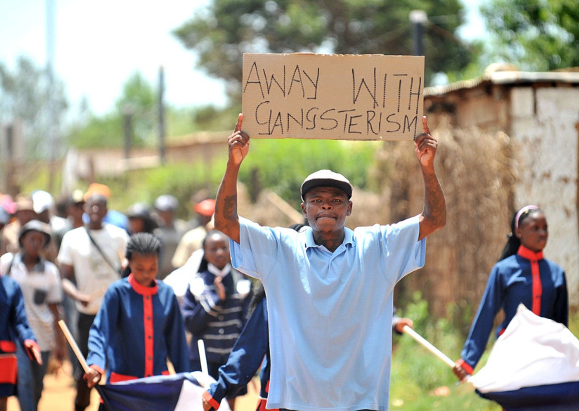 Gangs sign peace accord for Mandela