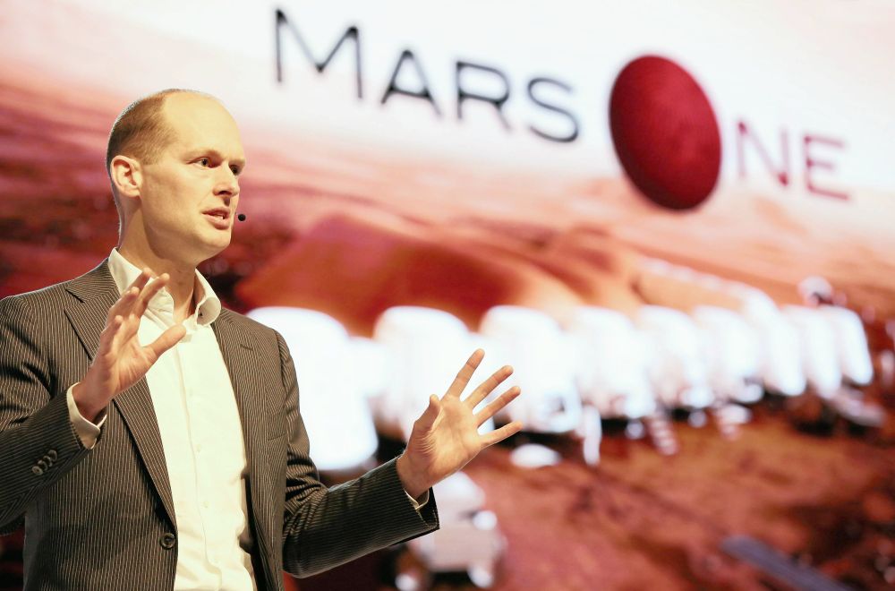 Save Earth, send people to live on Mars