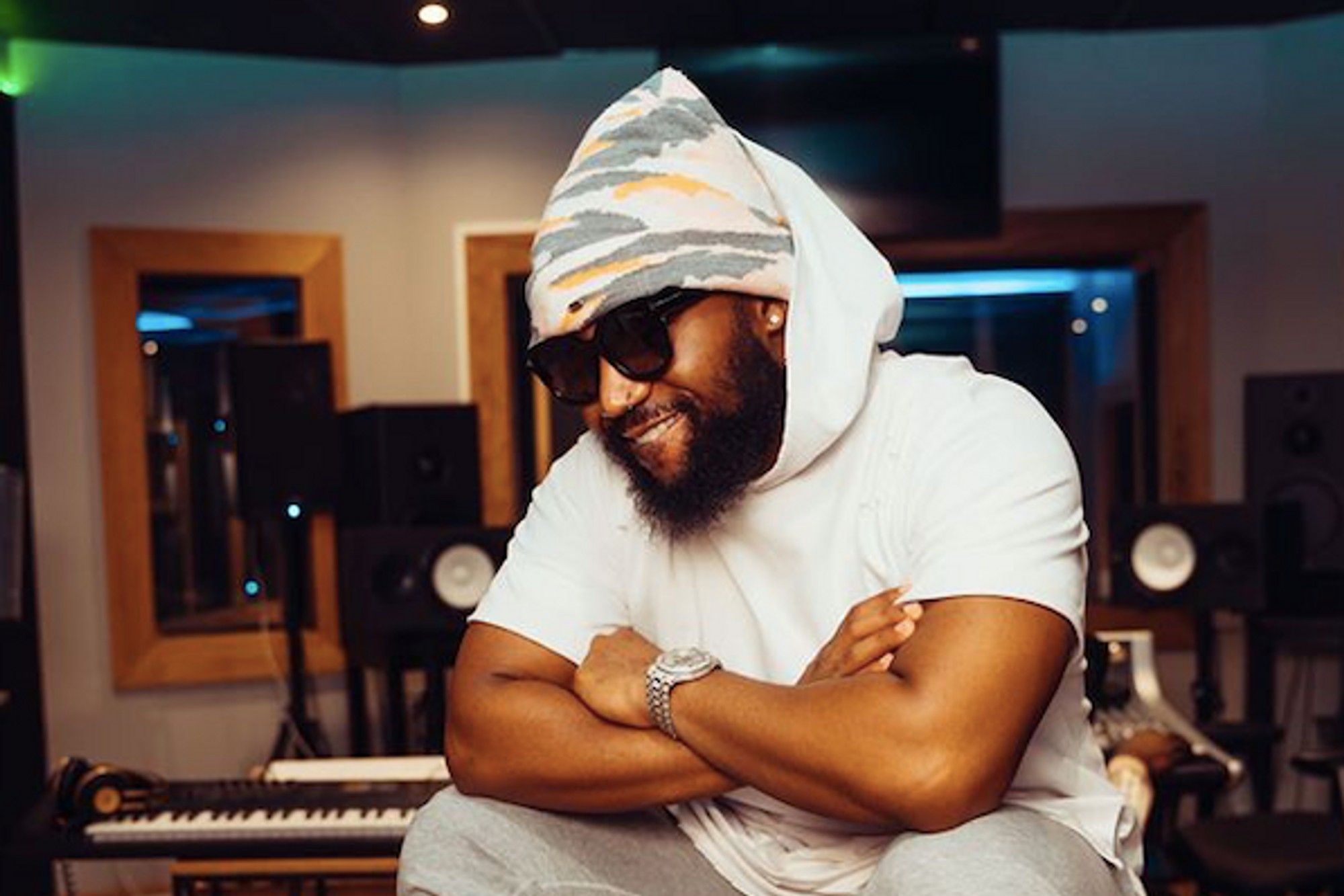 Twitter reacts to Cassper Nyovest featuring Tuks and Mo Molemi on ...