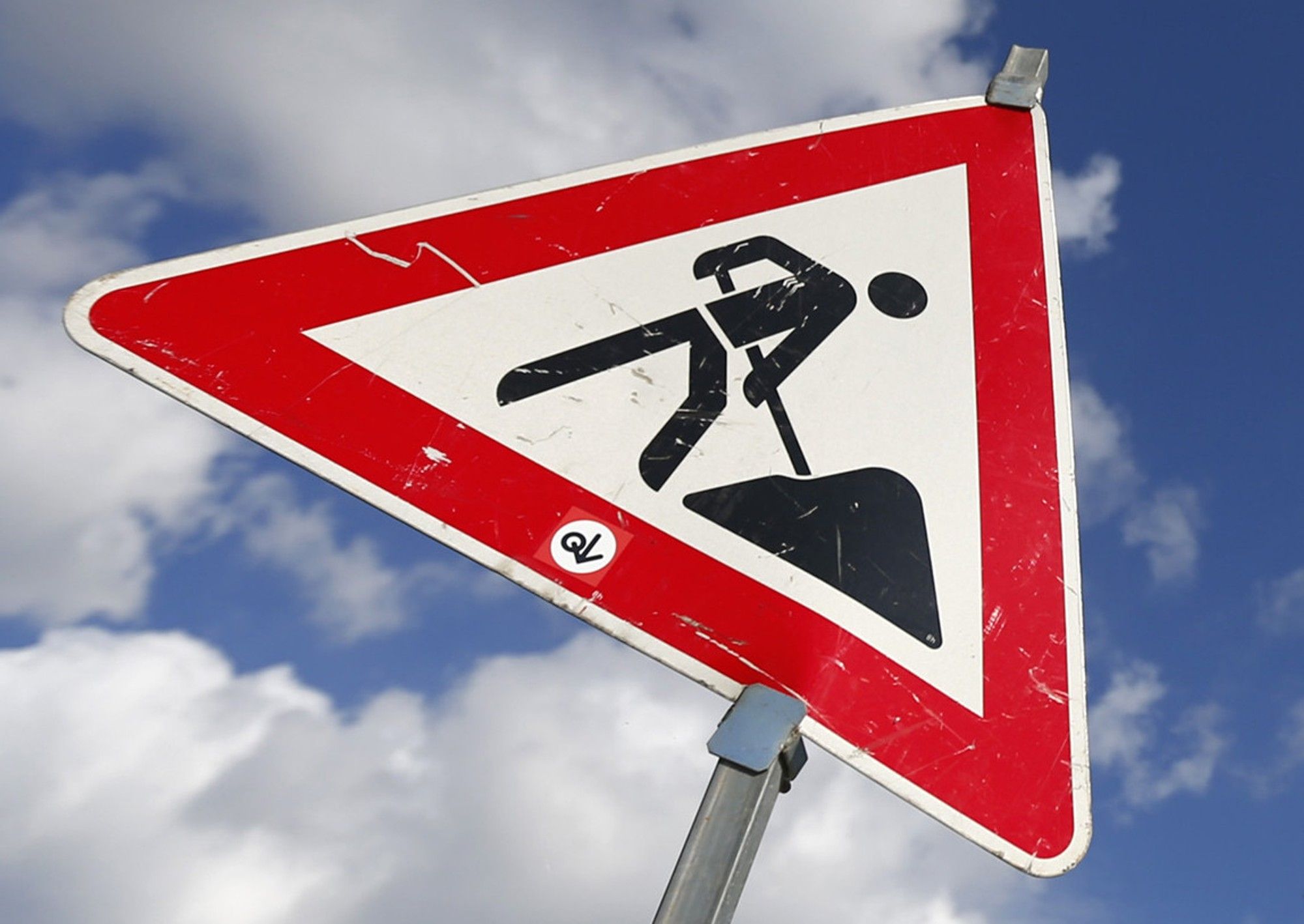 Armed gang steals 300 litres of diesel from Bergville road project ...