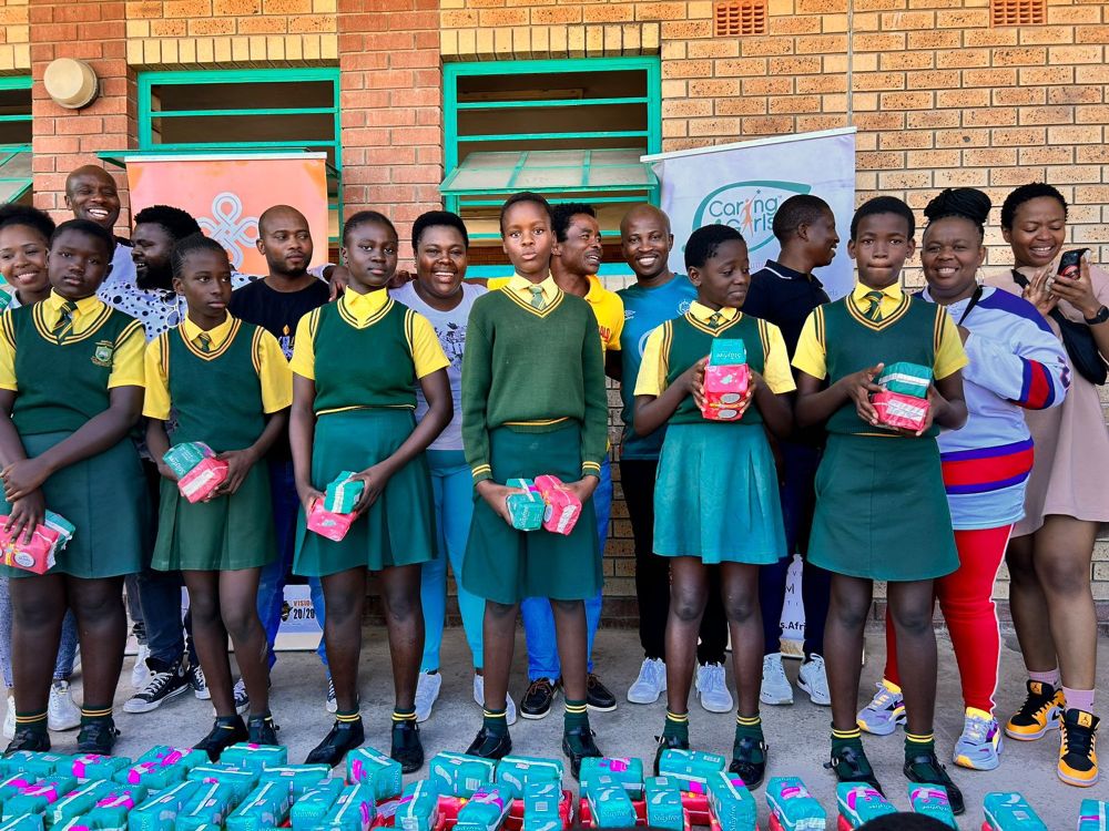 Umlingisi woZalo ugubhe usuku lokuzalwa nabafundi