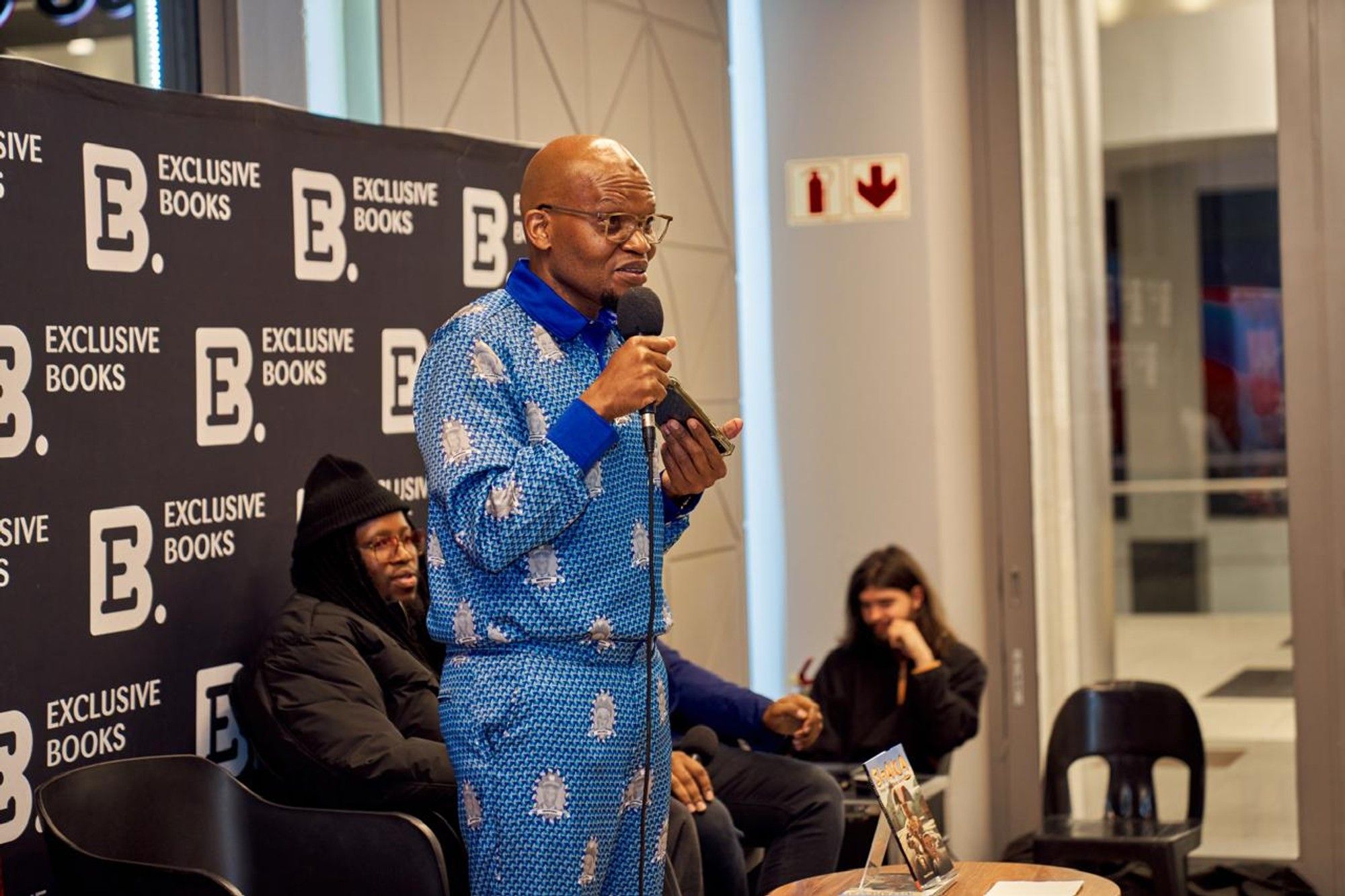 UManzini ukhuthaza ukuhlonipha amaqhawe ngencwadi engeLembe