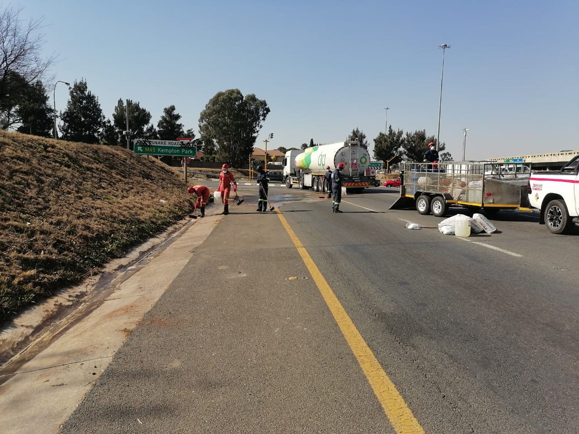 Police under fire: fuel tanker hit in crossfire between Ekurhuleni cops ...