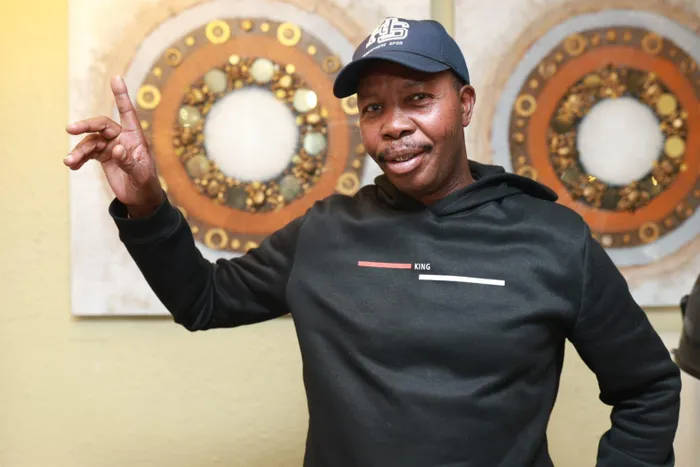 Osakaza ezenkolo oKhozini useyibhikla kumaskandi