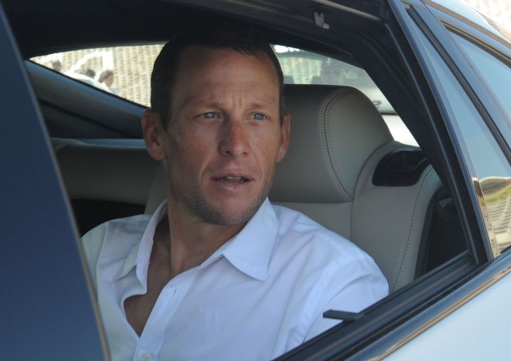 Armstrong pulls out of triathlon