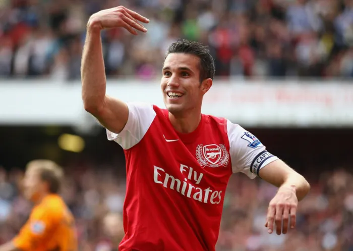 Signings may prompt Van Persie rethink