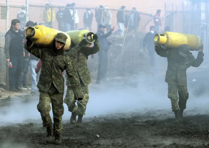 Pipeline explosion rocks Mexican town