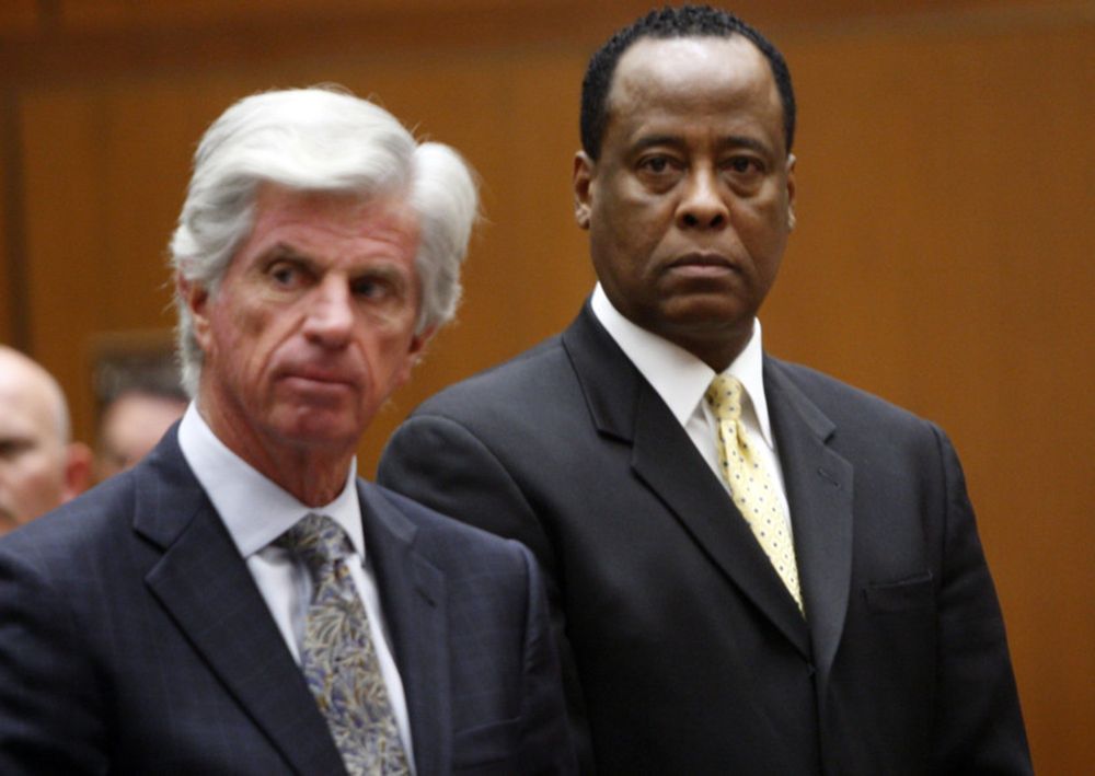 Doctor’s love life cited in Jackson case