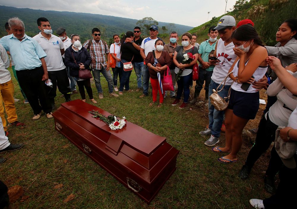 Search continues as Colombia starts to bury their dead