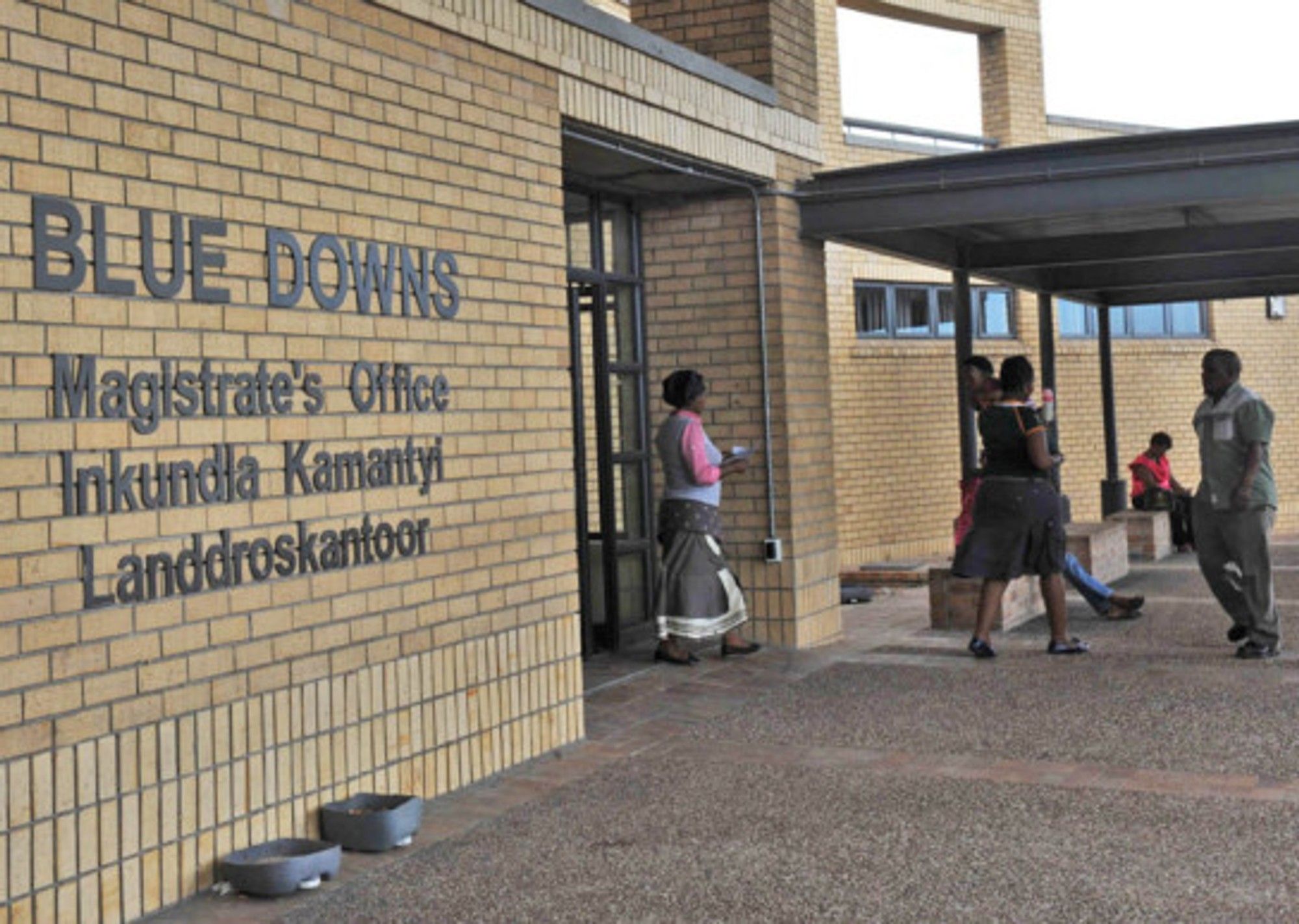 Police arrest six in alleged extortion ring bust in Delft and Mfuleni