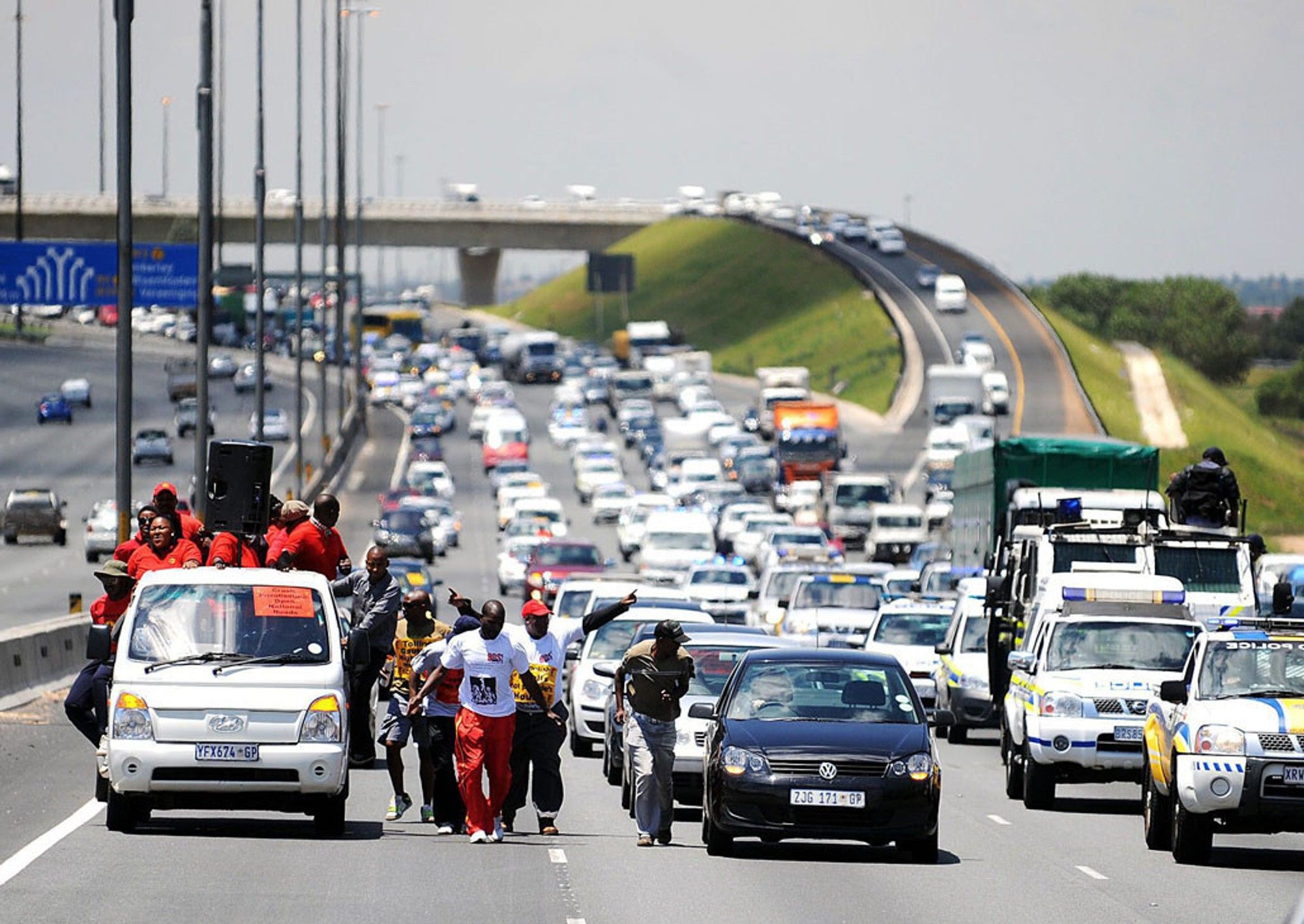 E-toll protesters hit Joburg highways