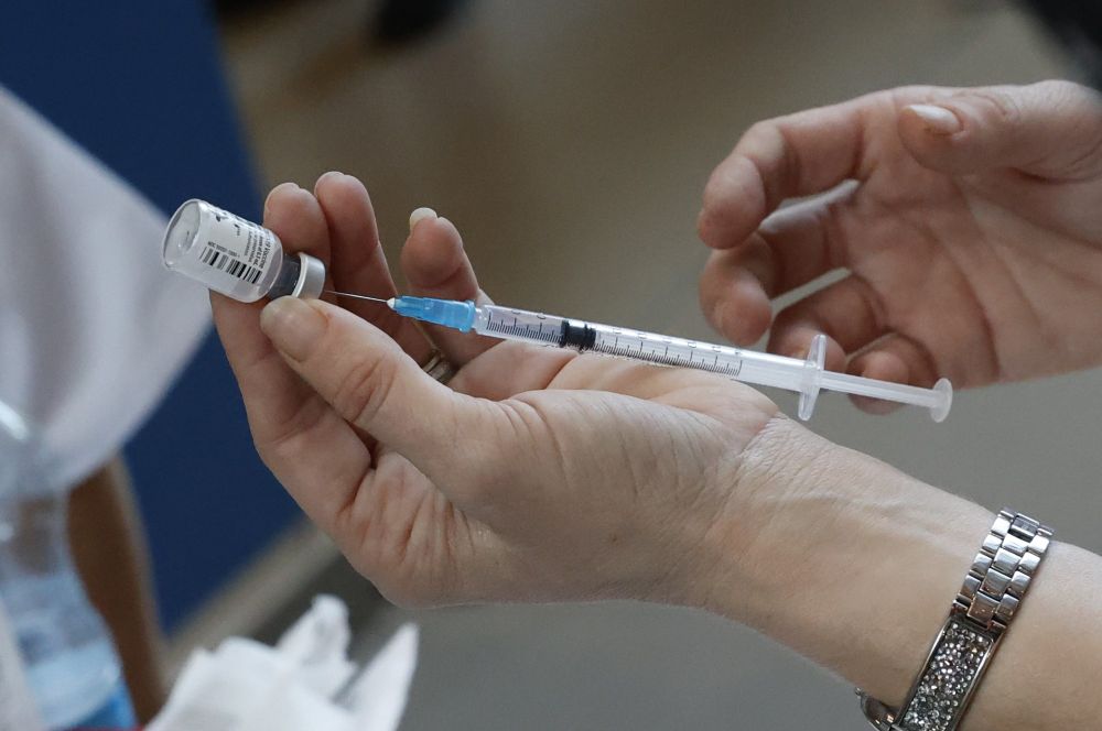 Over 400 000 Israelis get fourth Covid-19 dose while uptake of booster ...