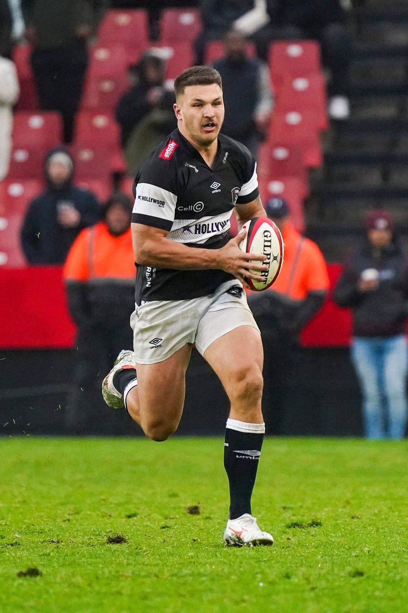 André Esterhuizen calls for Sharks to finish European tour on a high