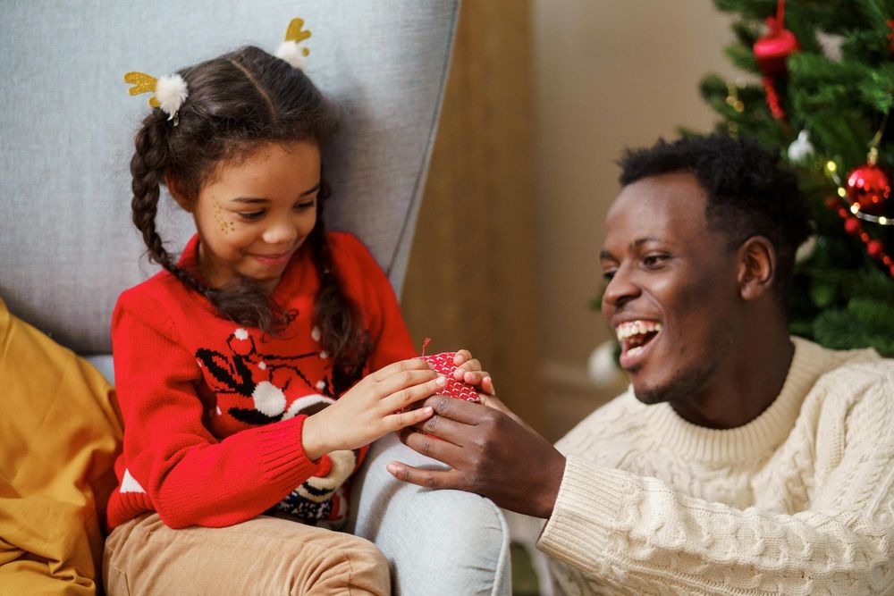 Mindful gift-giving: tips for travellers this holiday season