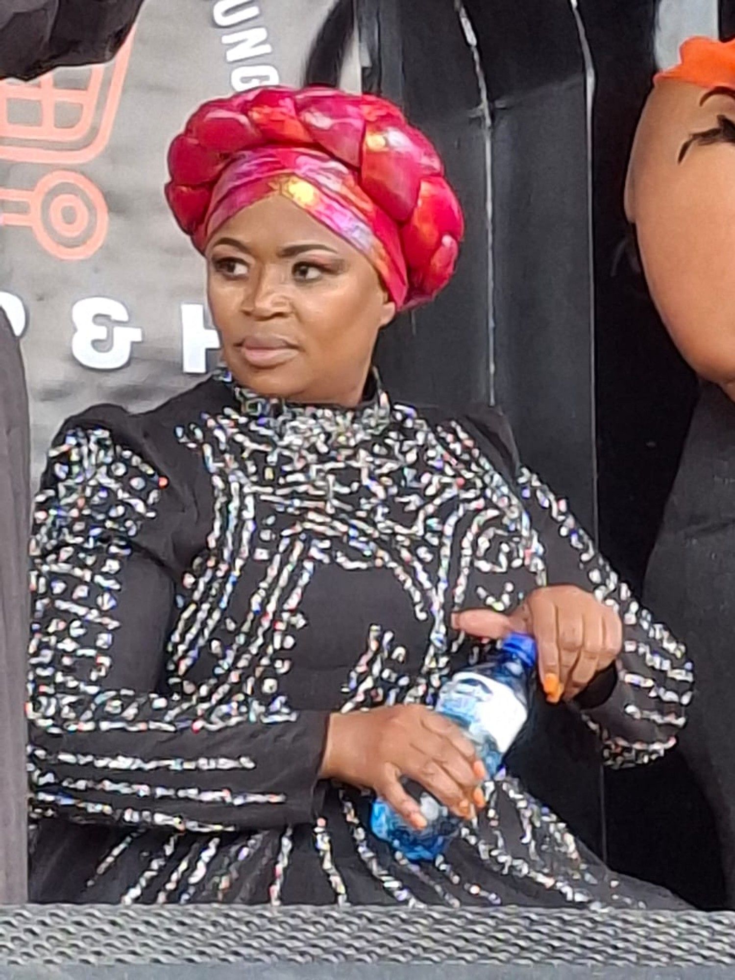 Kushaqwe izigidi zamaRandi ebhanoyini labesifazane