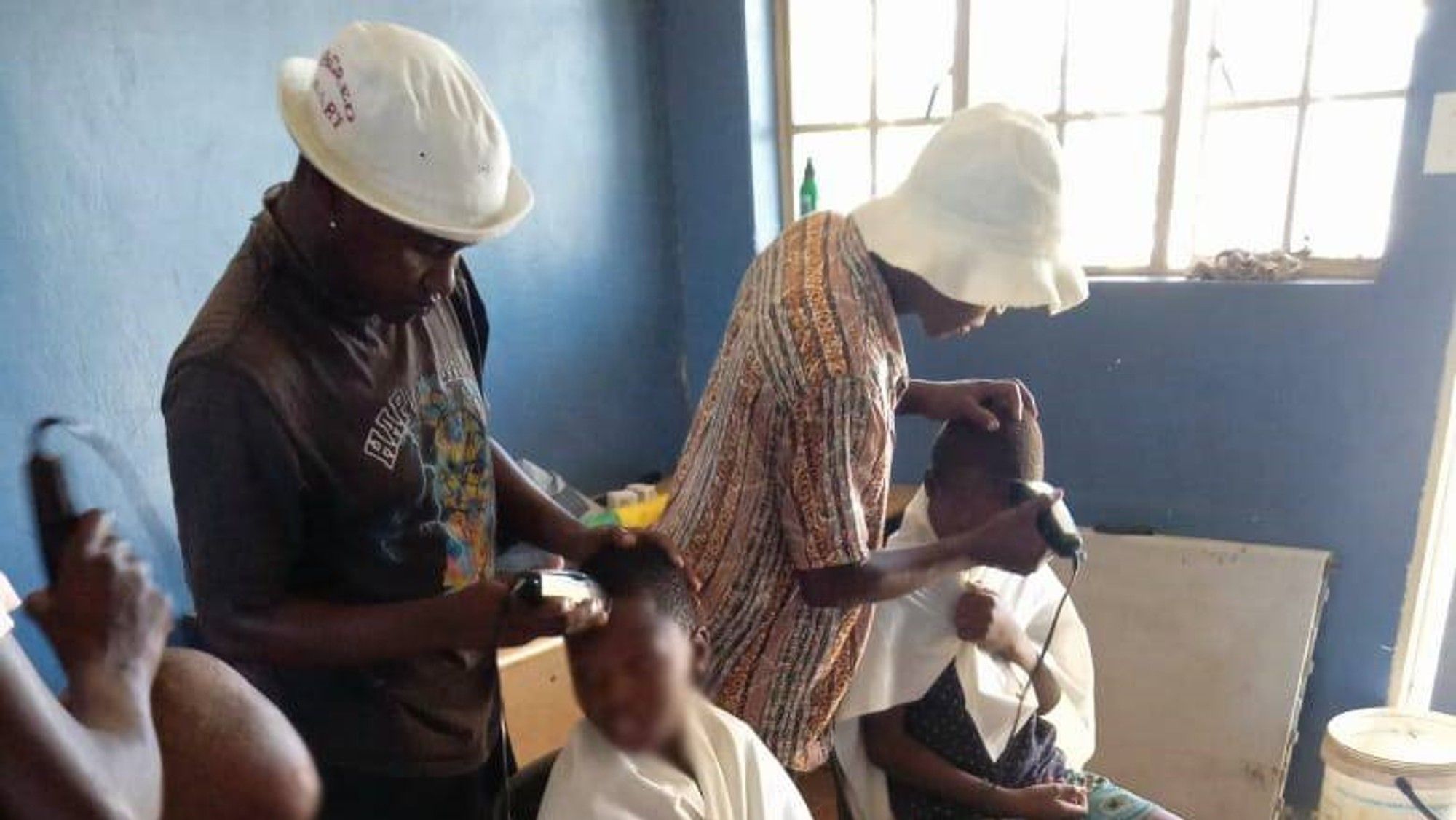 Fresh cuts for a fresh start: Pupils get free haircuts ahead of schools ...