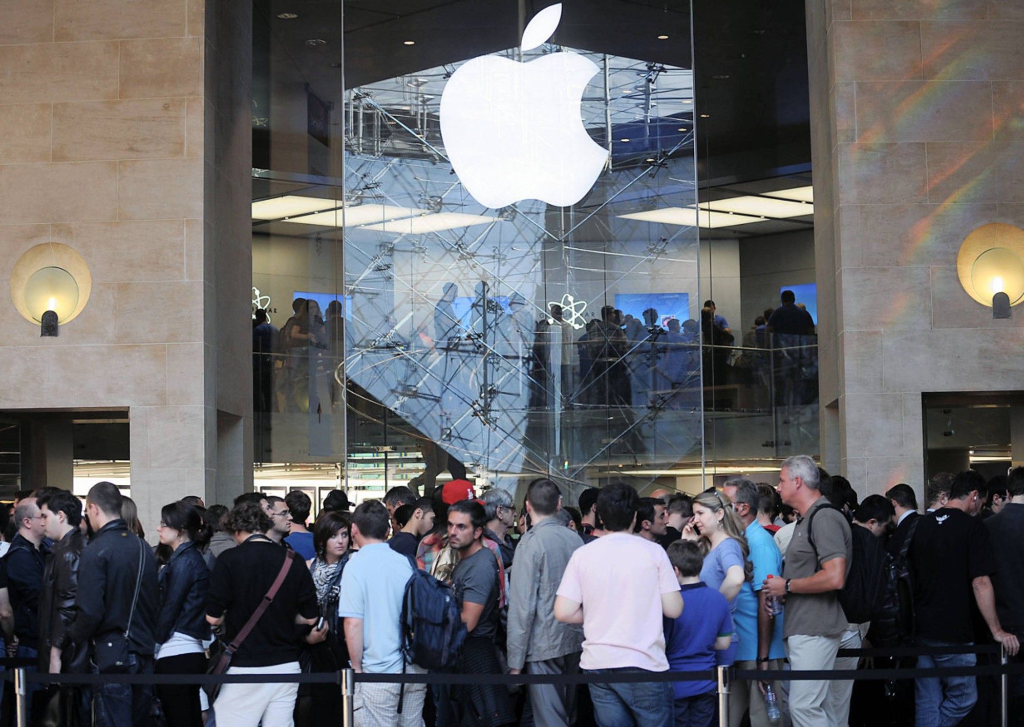 Apple guns for Exxon as king of stocks