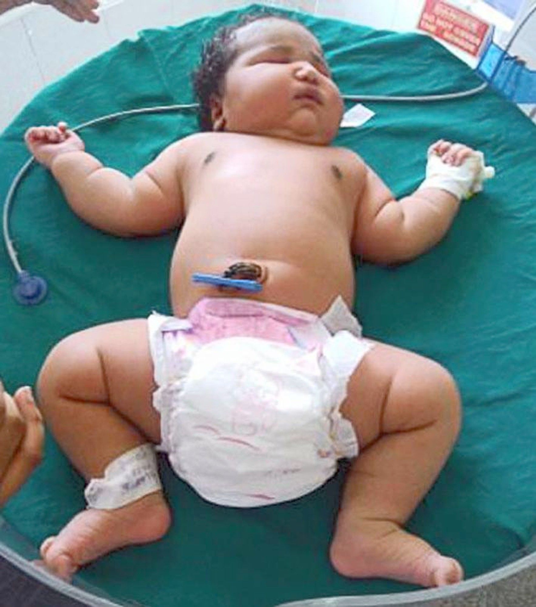 Congrats, it's a 6.8kg baby girl!