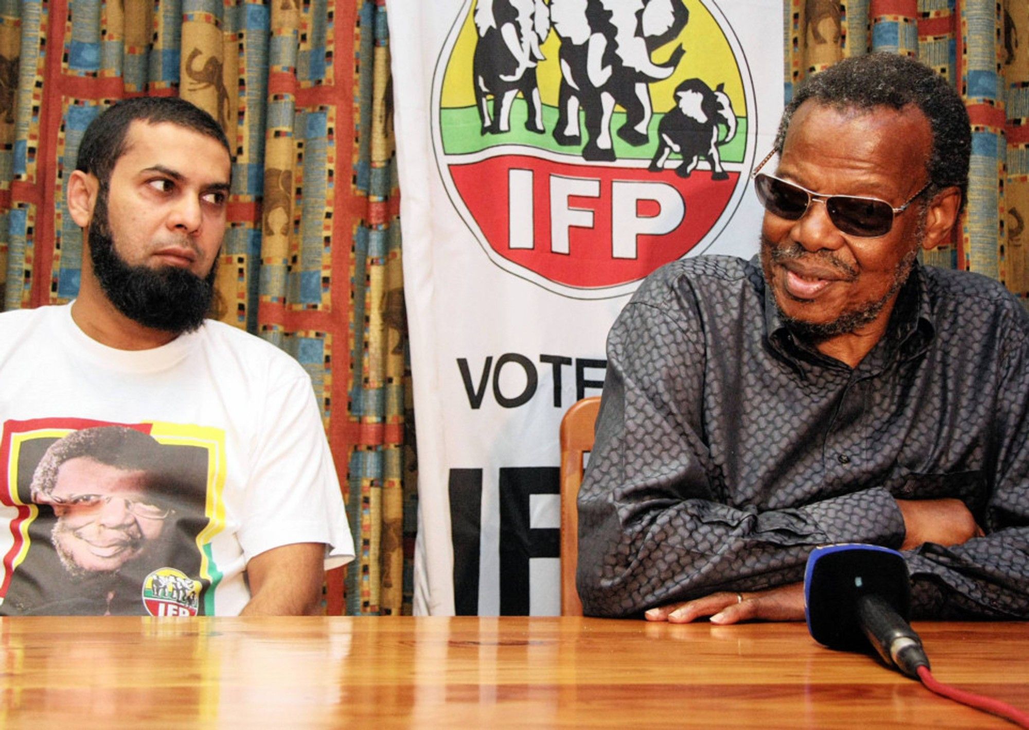 ANC/IFP in T-shirt tug-of-war