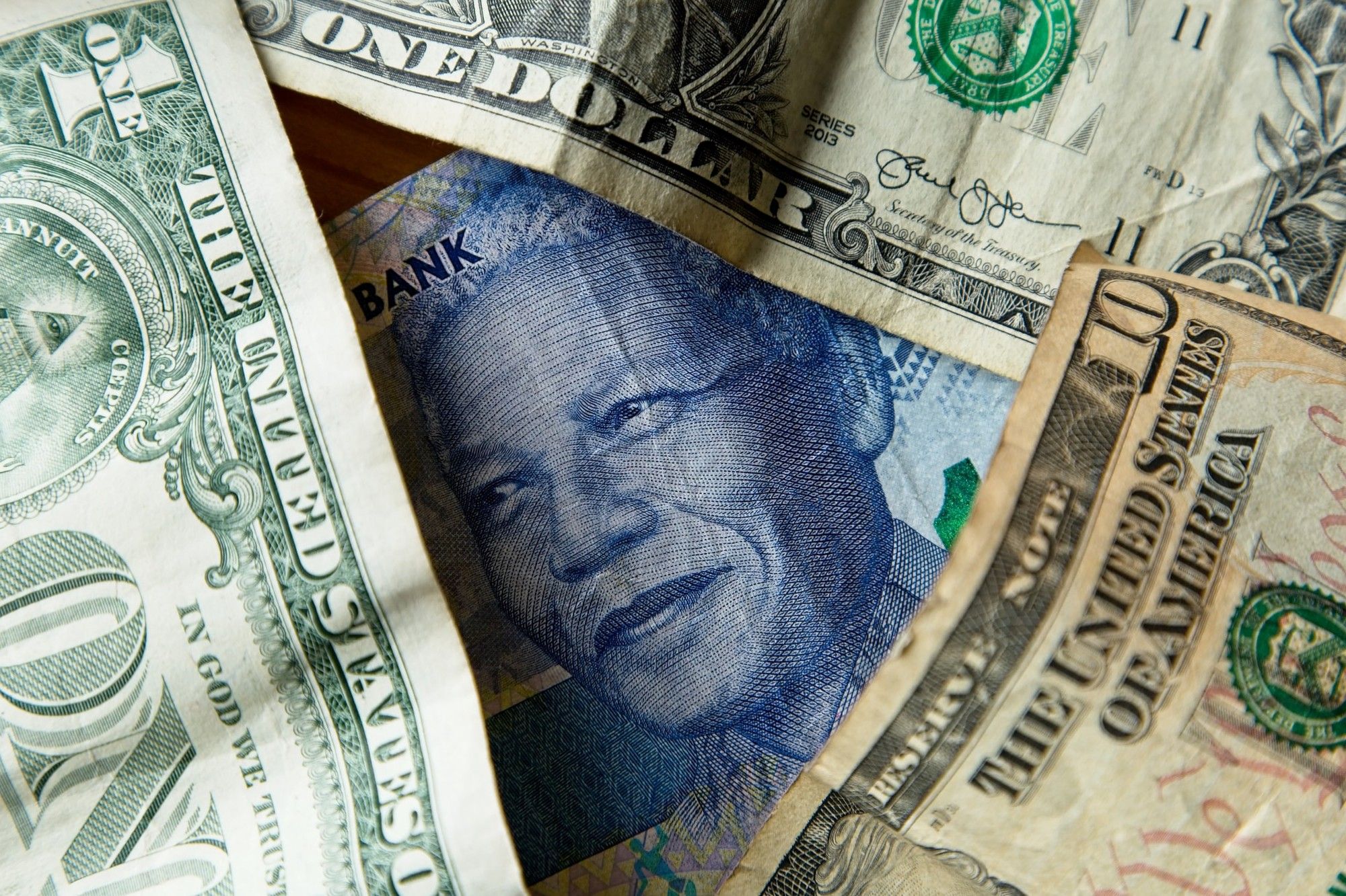Ibifuna ntoni imali yaseMelika eAfrika kakade?
