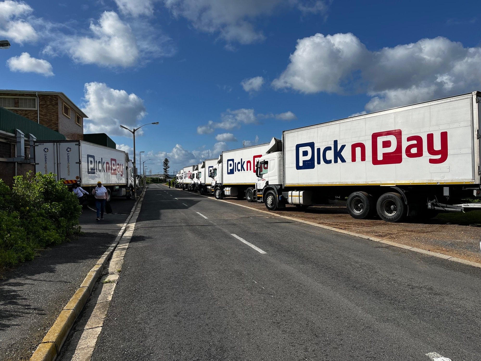 Final farewell for retail giant Raymond Ackerman