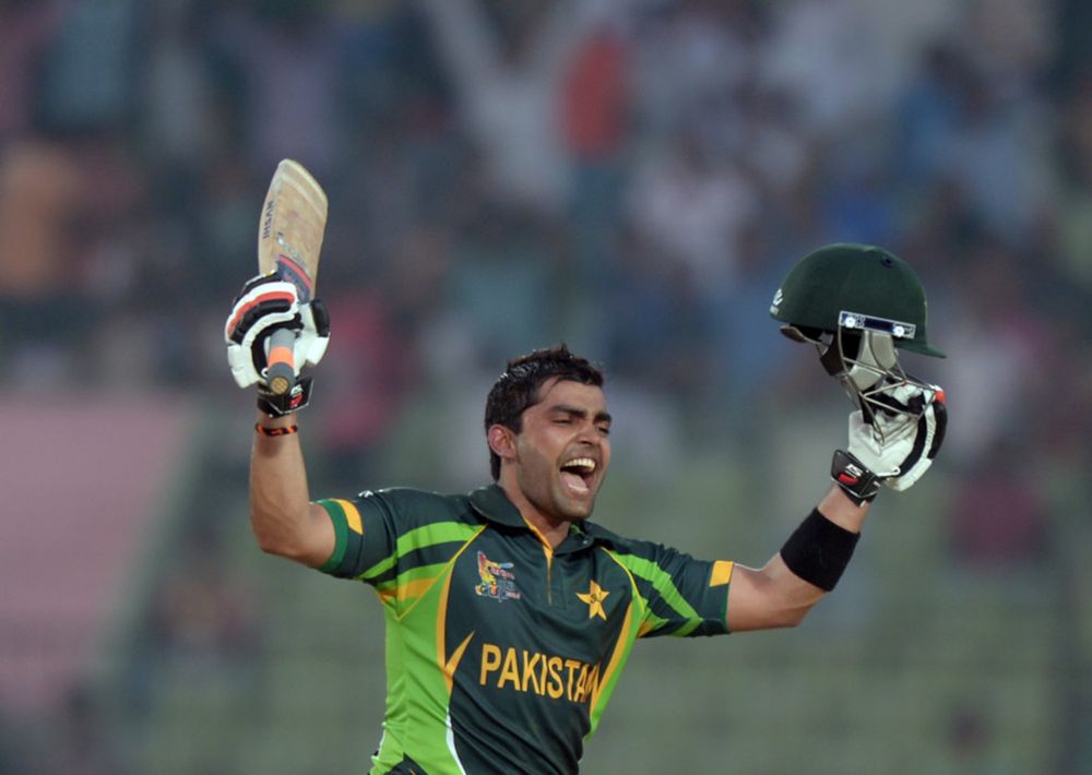 Akmal ton lifts Pakistan