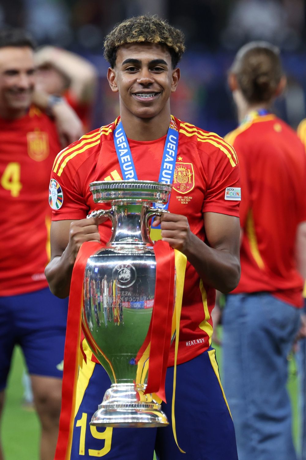 SPAIN IN THE BUTT: Euro champ makes kaalgat balls-up