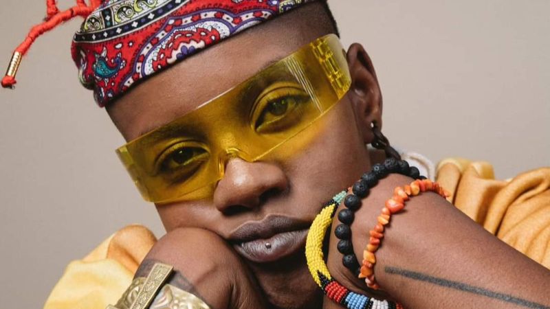 OkaShenge ukhala ngokukhishwa inyumbazane esiteshini somsakazo
