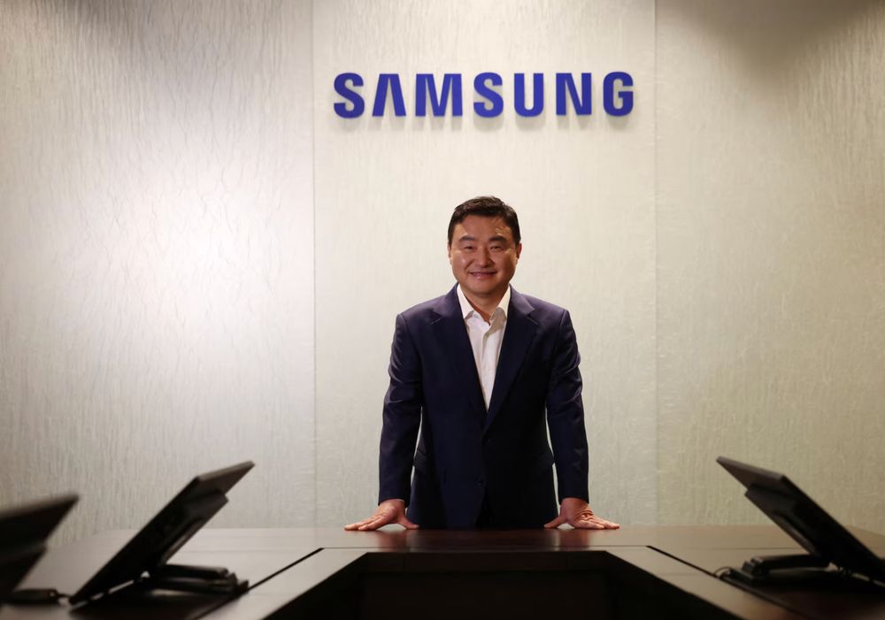 Samsung aims to double AI-powered mobile devices to 800 million in 2026