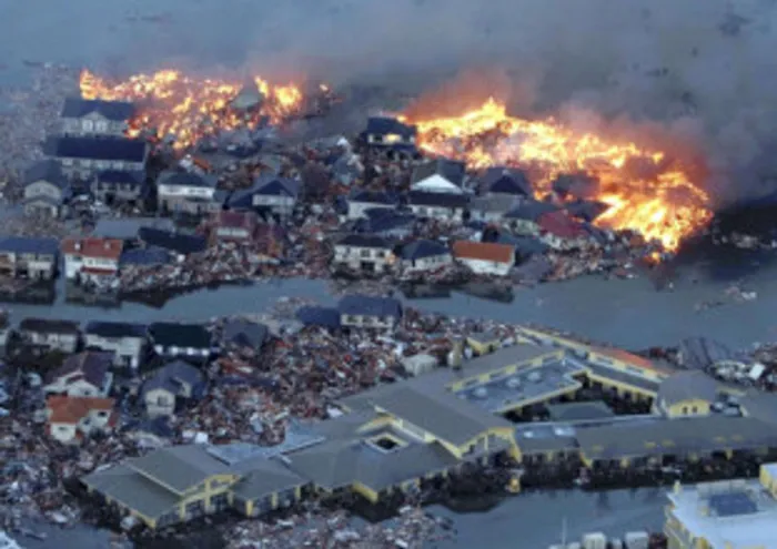 US navy on alert as tsunami looms