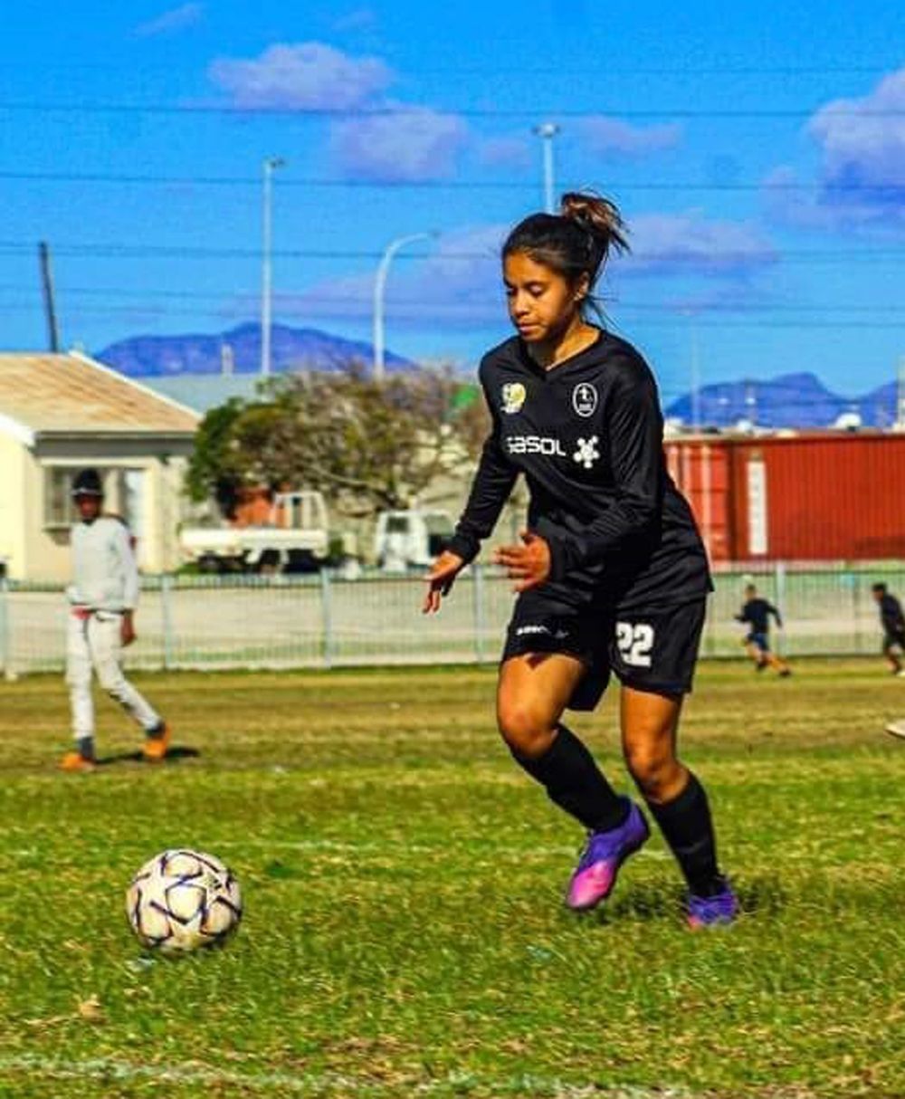 Help Flats football teen reach her goal