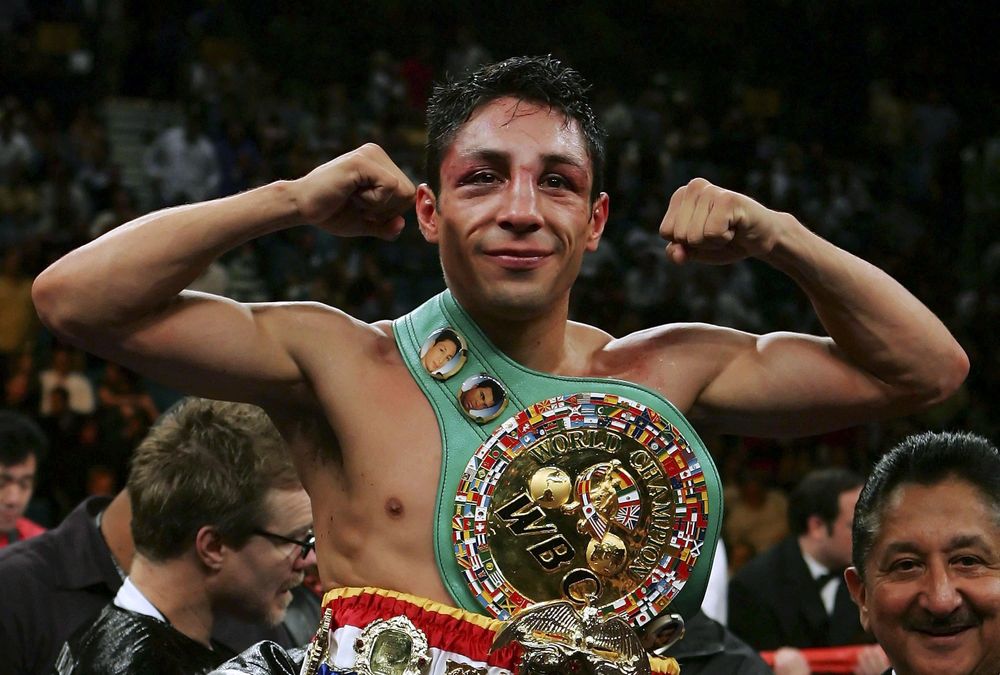Three-time boxing world champion Israel Vazquez dies aged 46