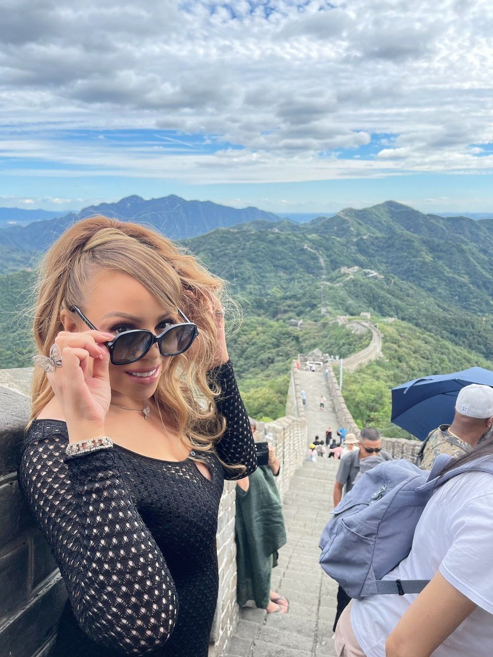 Netizens salute Mariah Carey for walking the Great Wall of China in 6 ...