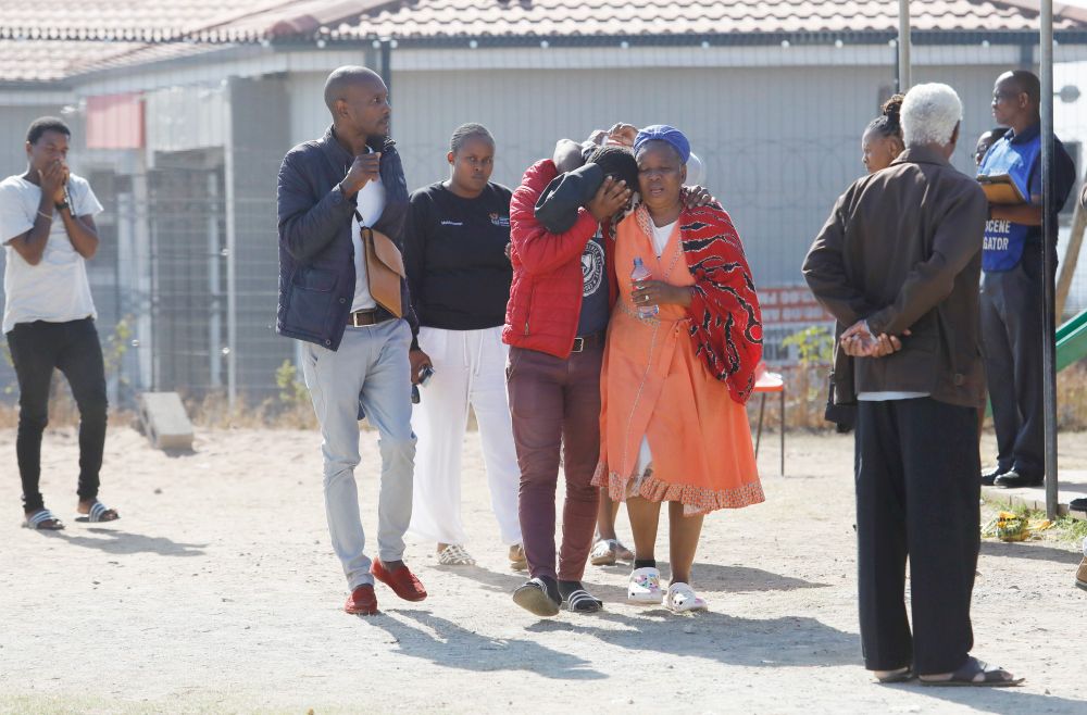 Bakhungathekile kubulawa uthisha emagcekeni esikole