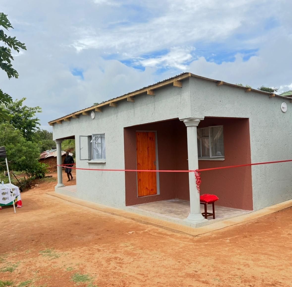 Soldiers and local partners build a new home for a family in KZN