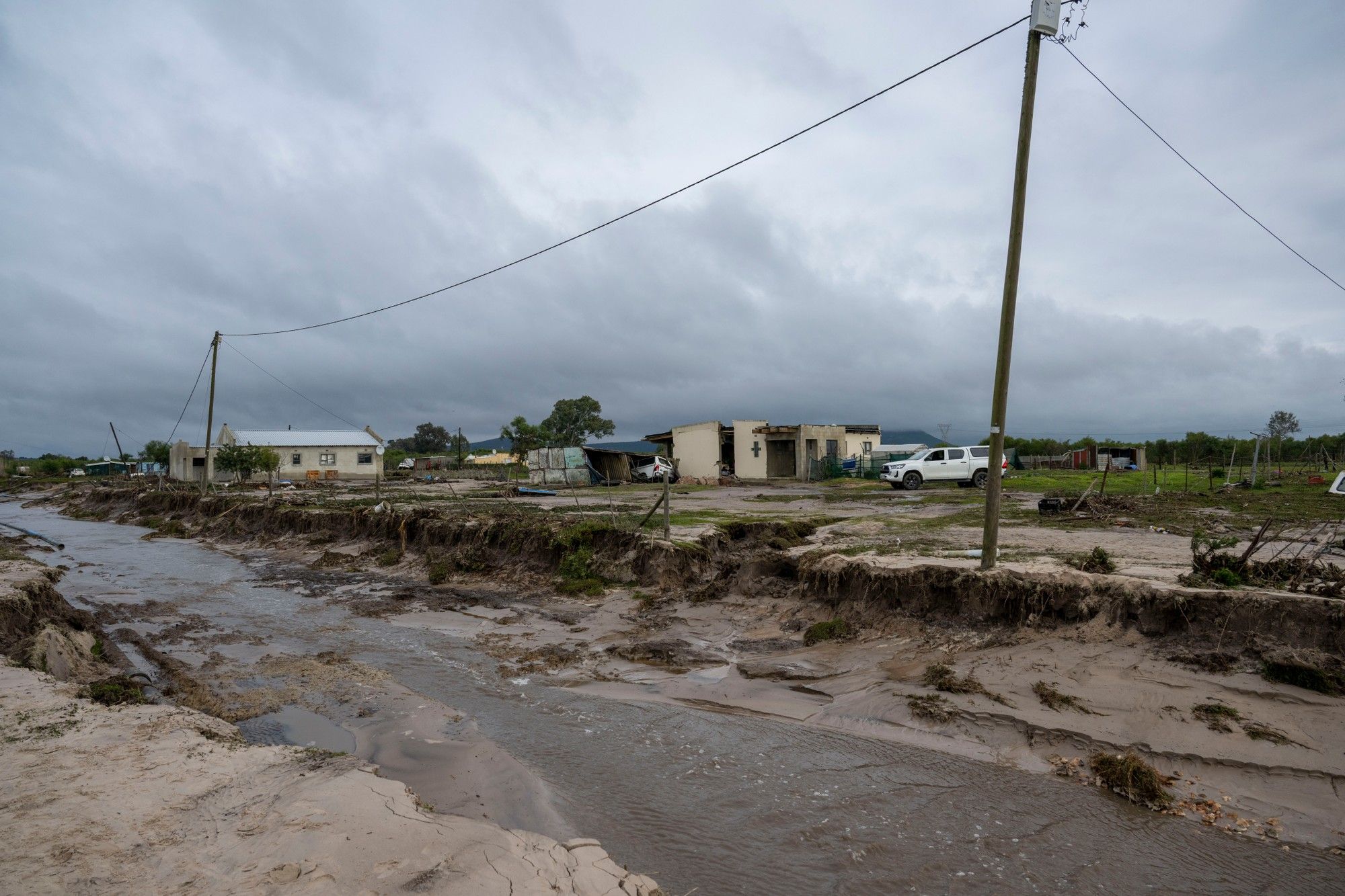 Dam collapse mired in power struggle, confusion