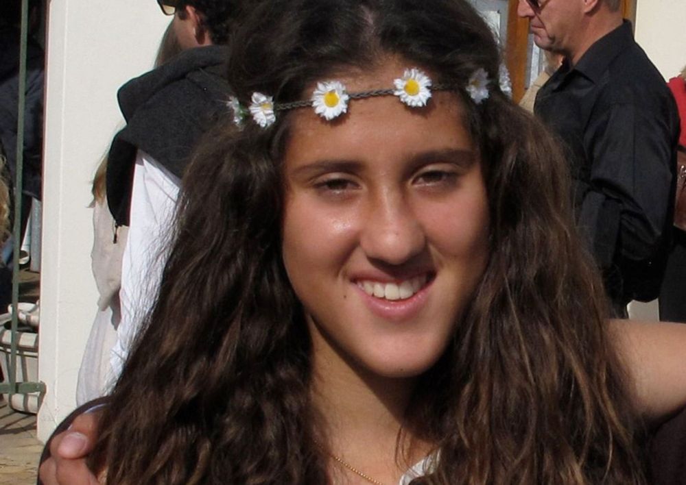 Thousands at vigil for teen