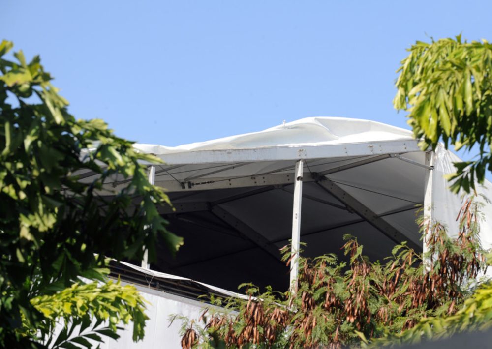 Strong winds wreak havoc at WC draw