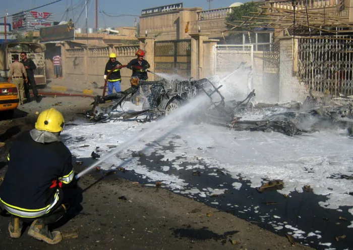 Bombs at Baghdad cafe kill 17