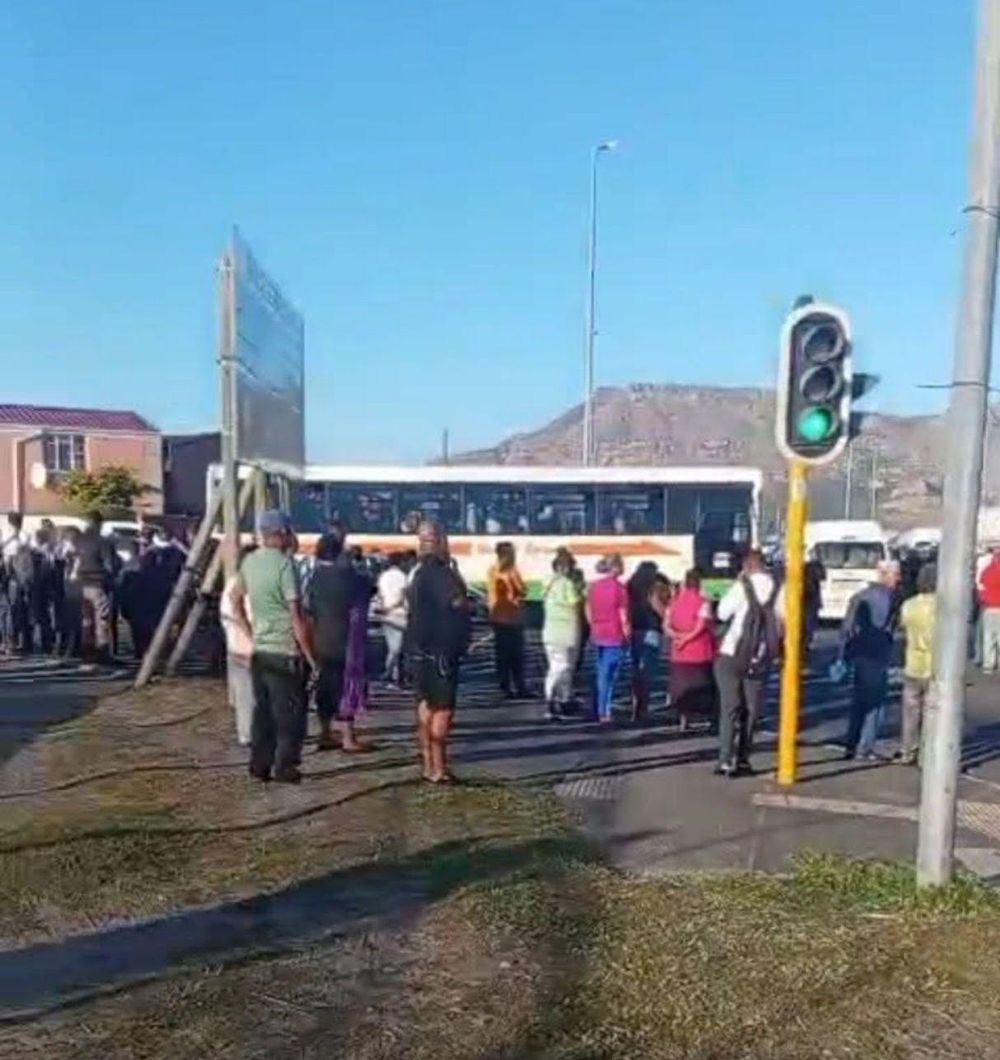Taxis protest after being 'targeted by gangs'