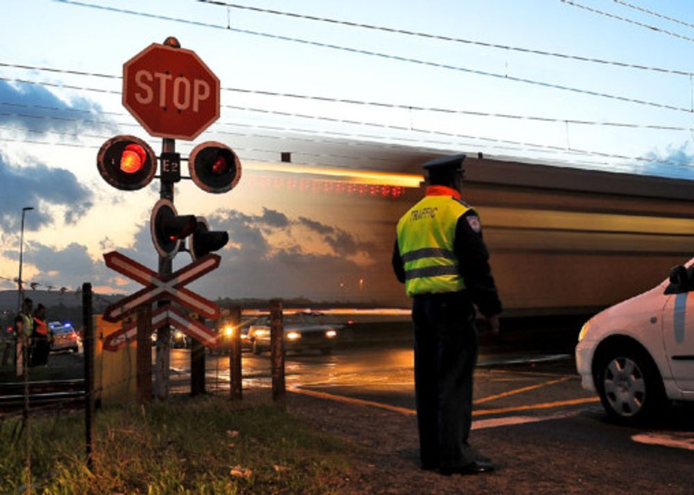 Blitz at level crossings