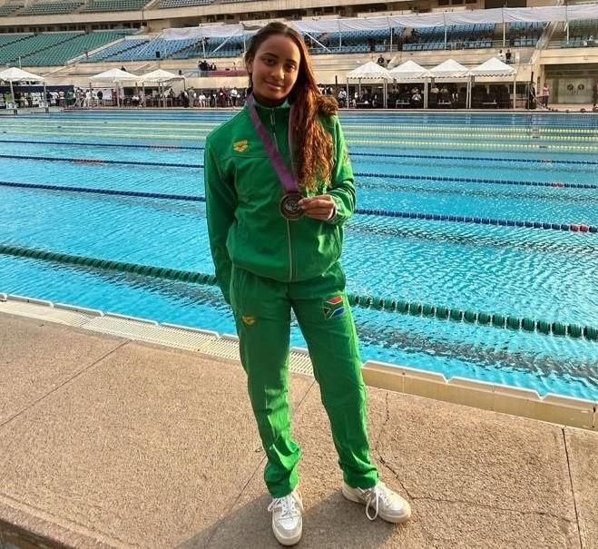 Durban teen Sarah McLaren to represent SA at World Aquatics Junior ...