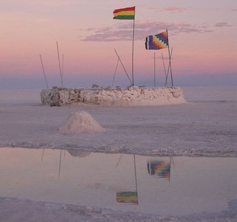 Strange beauty draws admirers to salt flat