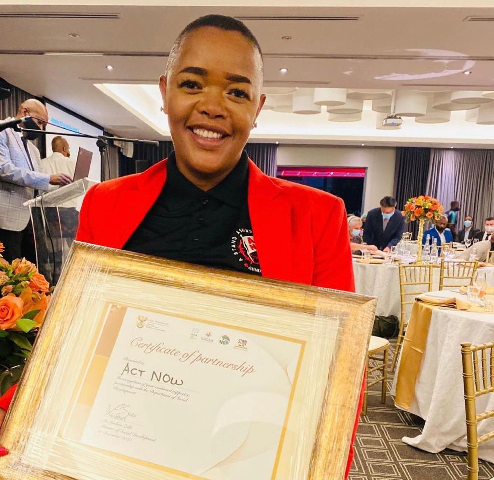 Usolwa ngokuphinga unkosikazi kaDJ wodumo