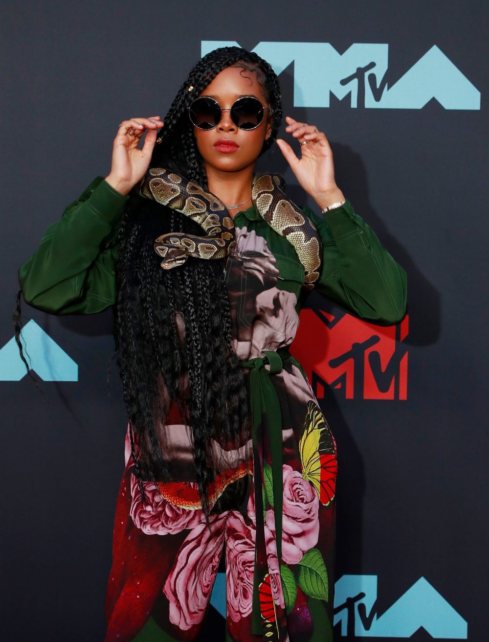 LOOK: Pythons were the new accessory at the 2019 MTV VMAs
