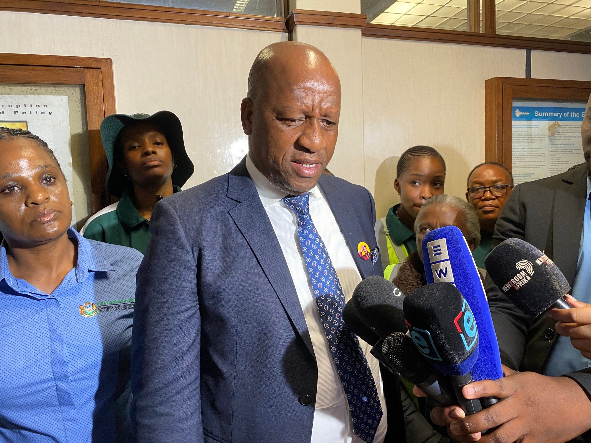 Bebelazi isoka lakhe abangani ‘bobulawe yimenenja’