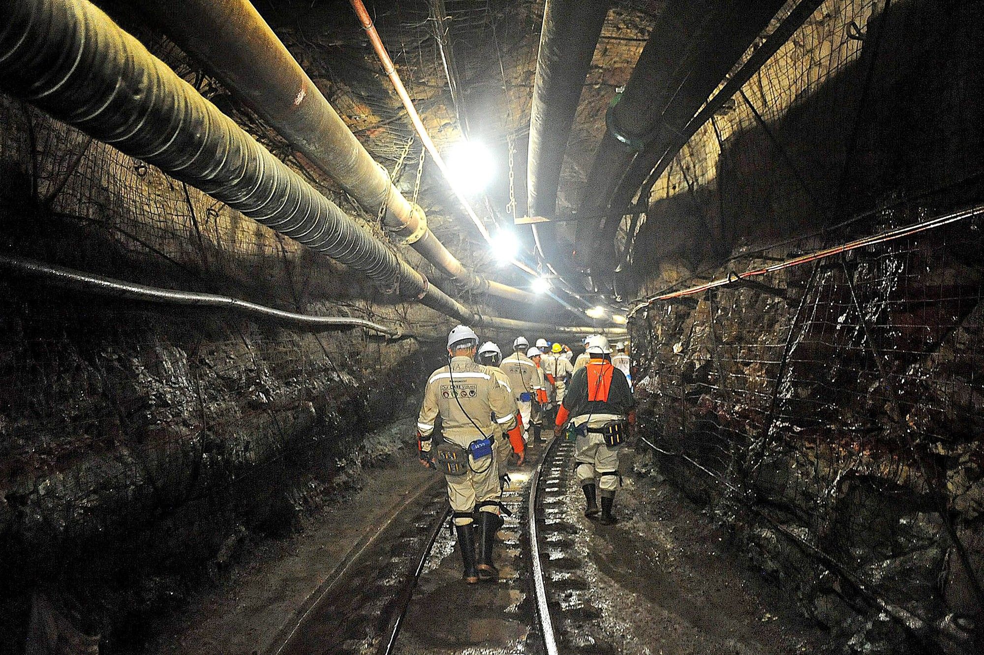 Sibanye Stillwater halts Kloof mine operations after 260 trapped miners ...