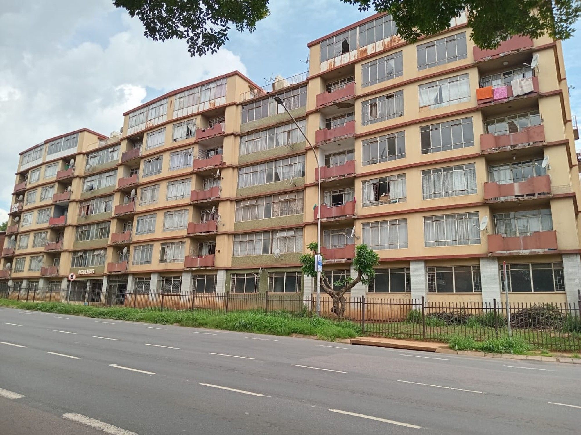 SANDF faces criticism over neglected flats in Pretoria