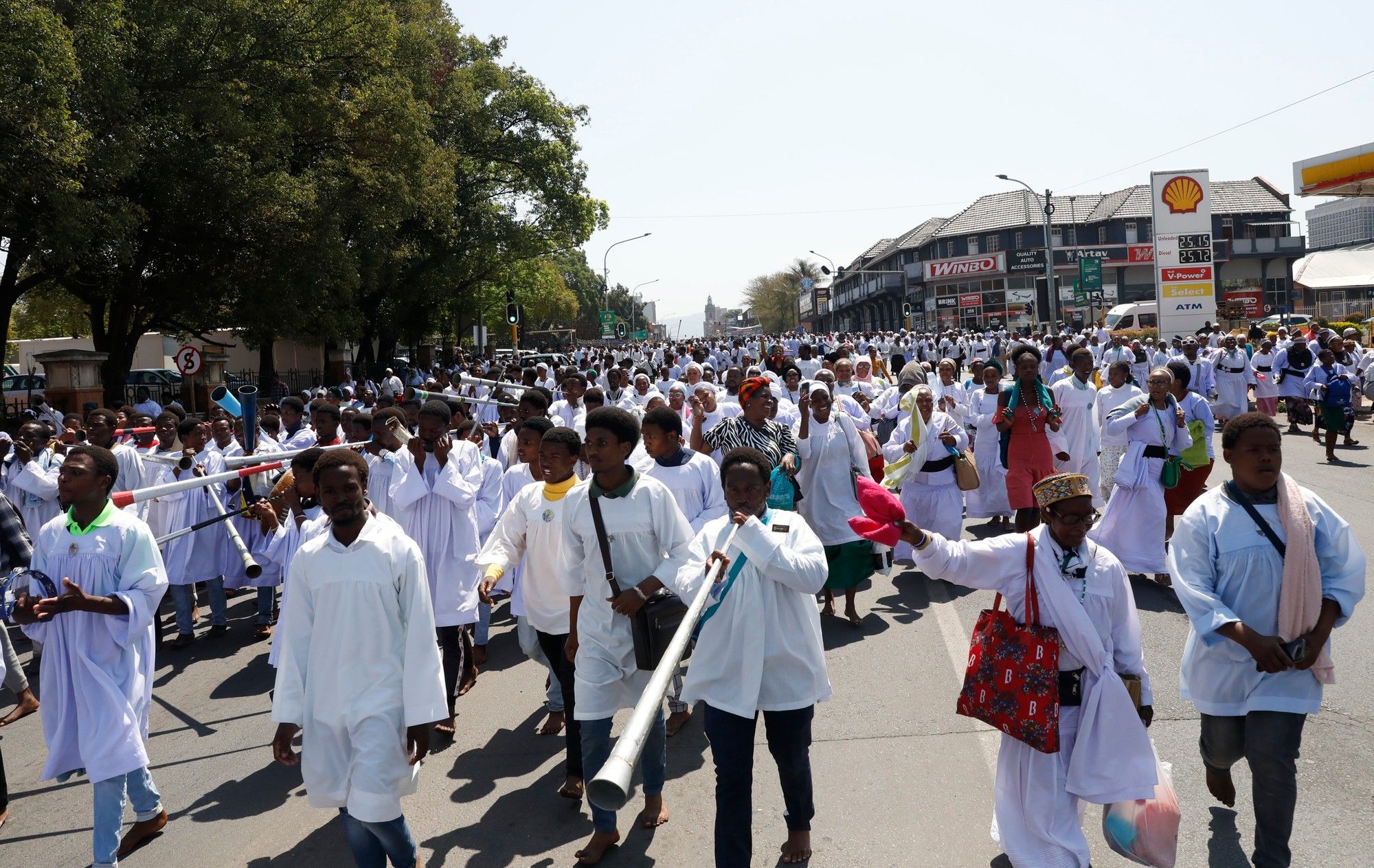 Thousands of Shembe Church members embark on pilgrimage to Nhlangakazi ...